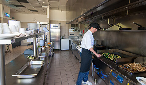 En la cocina de un restaurante - Chic