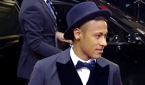 Neymar vuelve a dar la nota con su indumentaria en la gala del Balón de ...