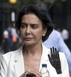 La viuda e hijas de Carlos Cano reclaman medio millón de euros - Chic