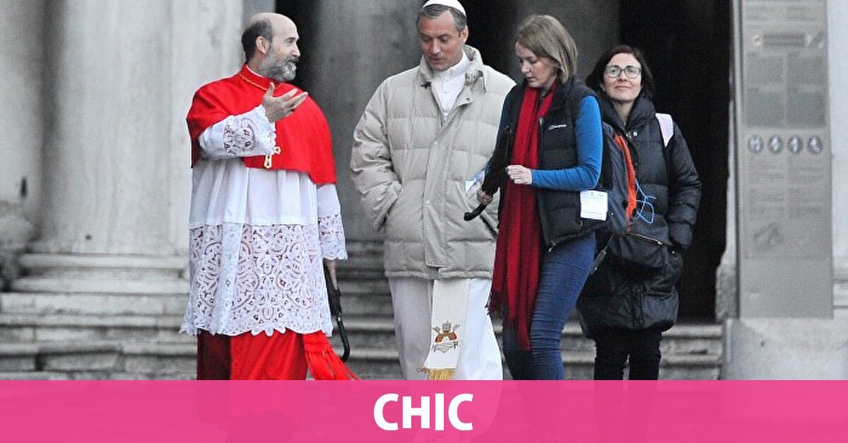 ¿Qué hacían juntos Jude Law y Javier Cámara en el Barcelona-Real Madrid ...