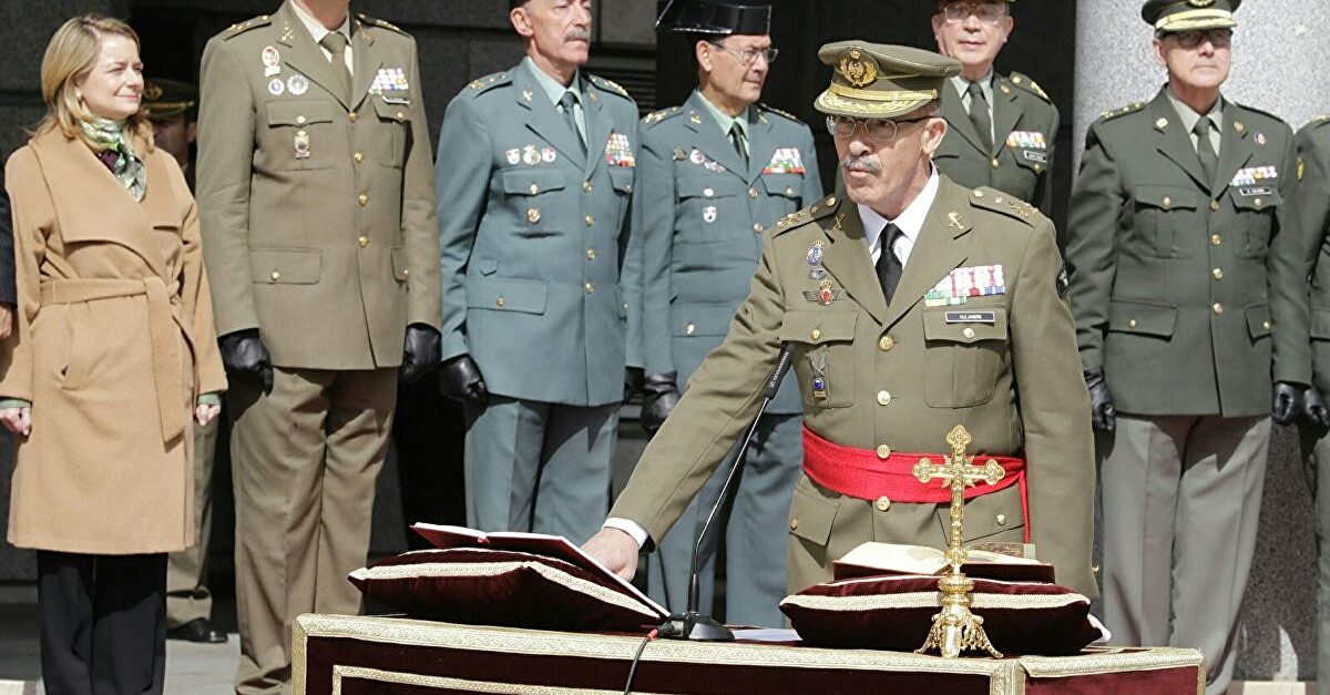El JEMAD toma posesión con un poema en el que se loa a España y su ...