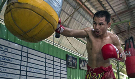 El 'enano gigante' hace historia en el boxeo al igualar el récord de ...