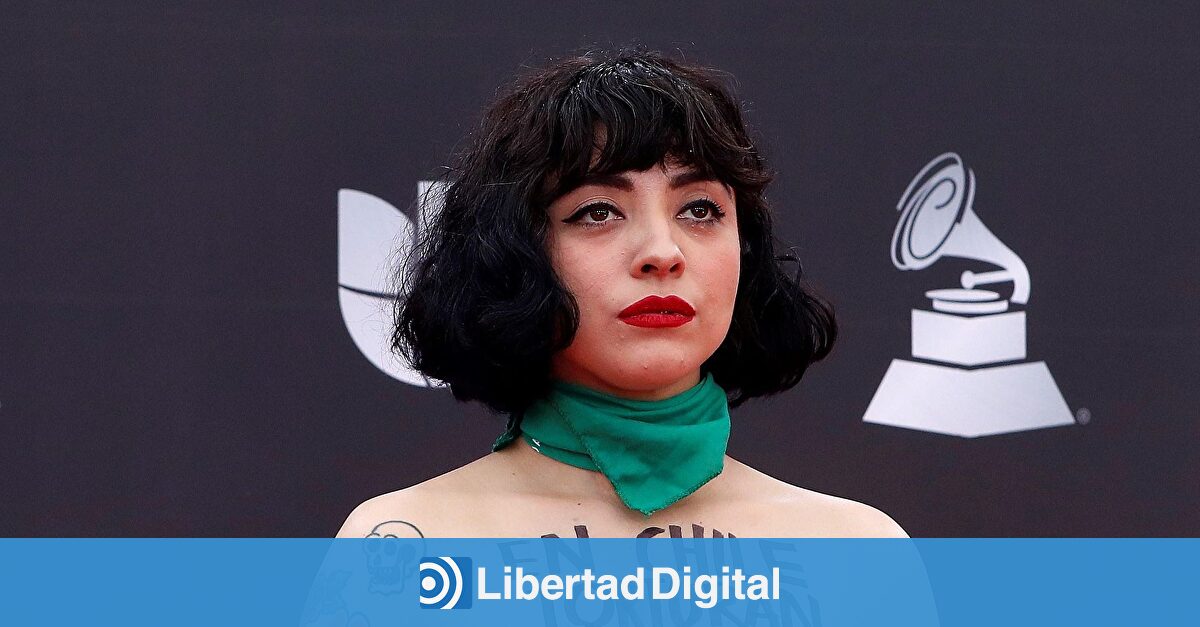 Mon Laferte muestra los pechos para protestar por la situación en Chile ...