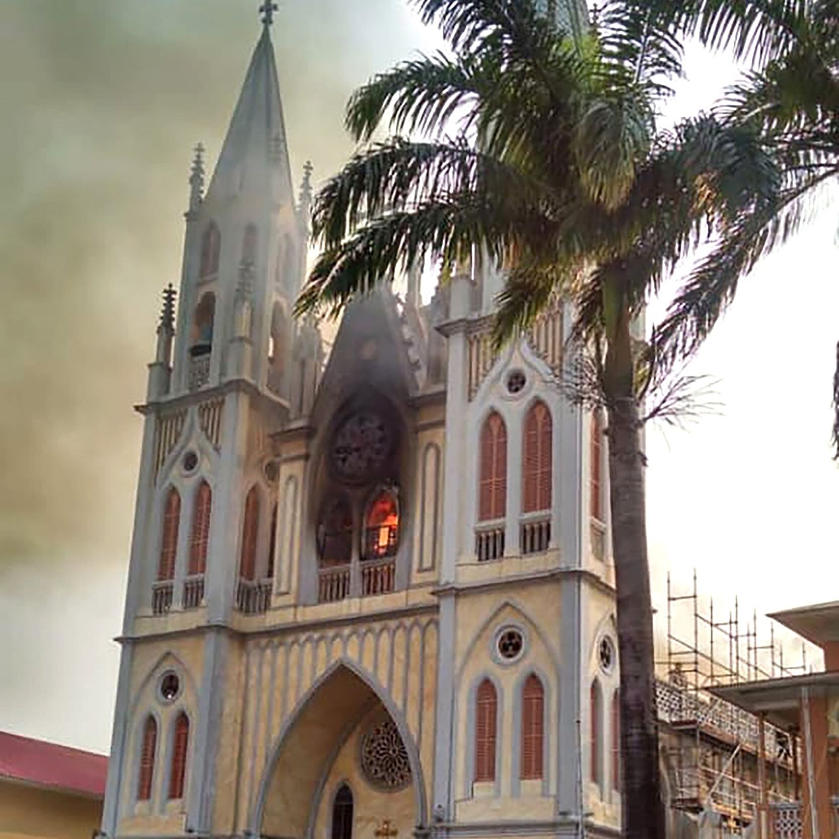 Un incendio destruye la Catedral de Malabo, majestuoso ejemplo de la ...