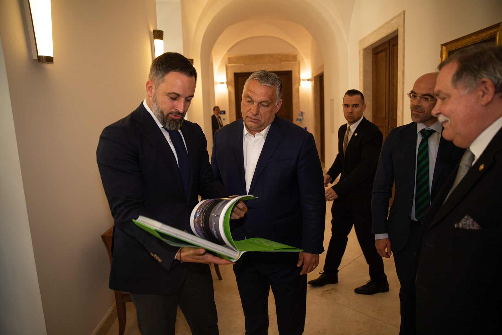 Abascal se ausenta del arranque de campaña en Cataluña por un viaje a ...