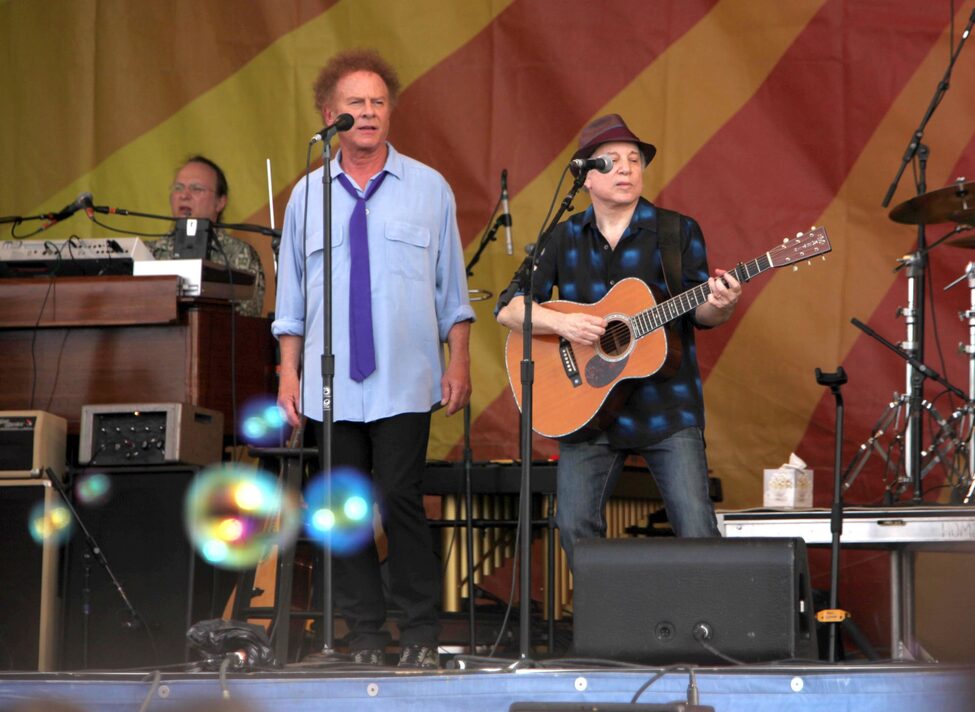 El significado oculto de la canción más icónica de Simon y Garfunkel, "Los sonidos del silencio ...