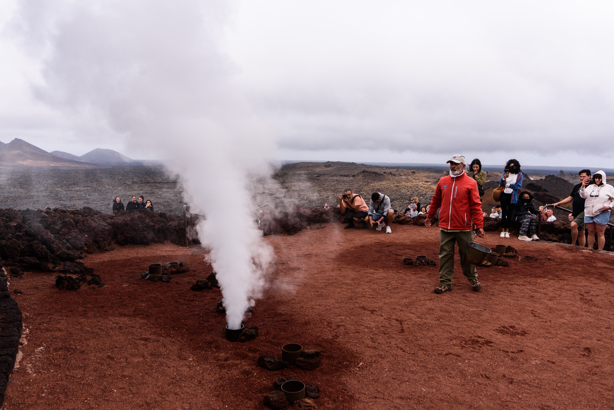 Timanfaya, un paseo por el imponente paisaje entre volcanes de ...