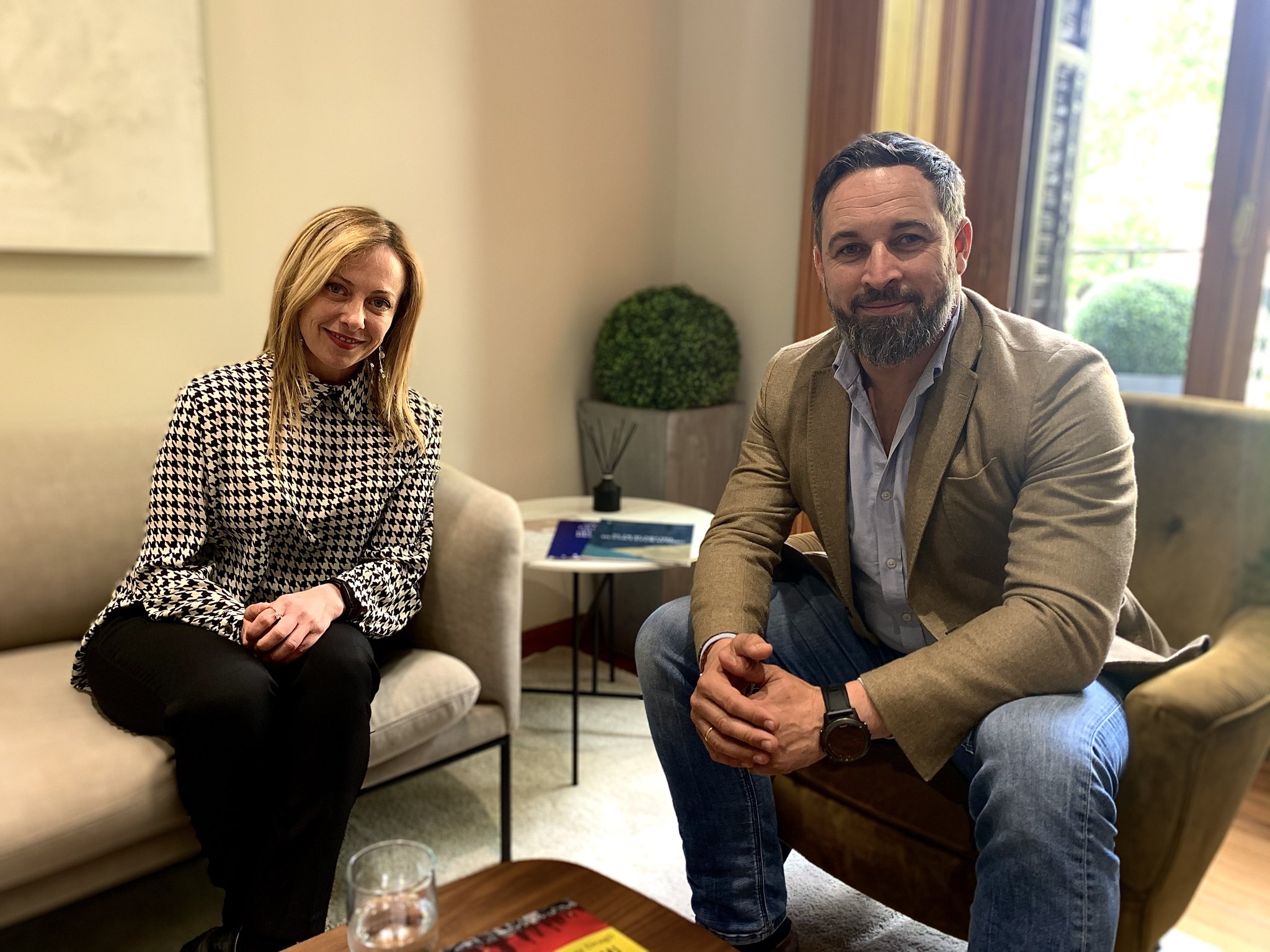 Así logró Abascal el apoyo de Trump y Meloni - Libertad Digital