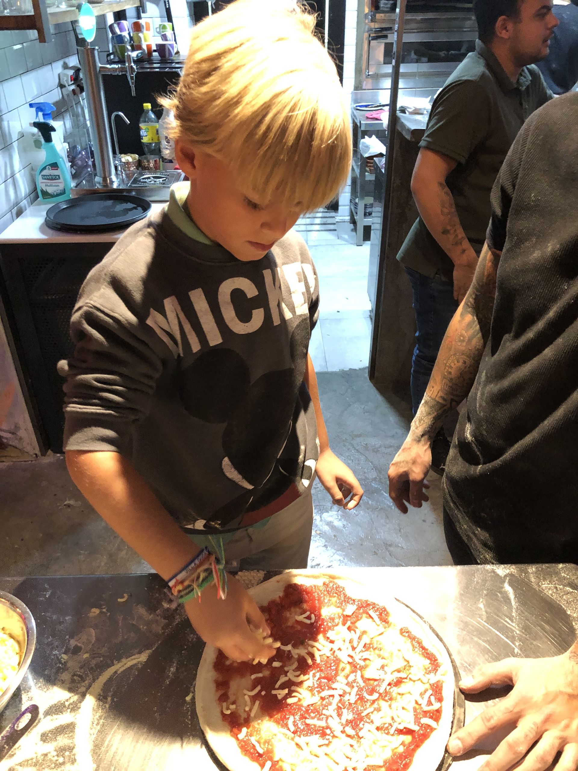 Haz tus pizzas como un auténtico pizzero en Bizzo! - Chic