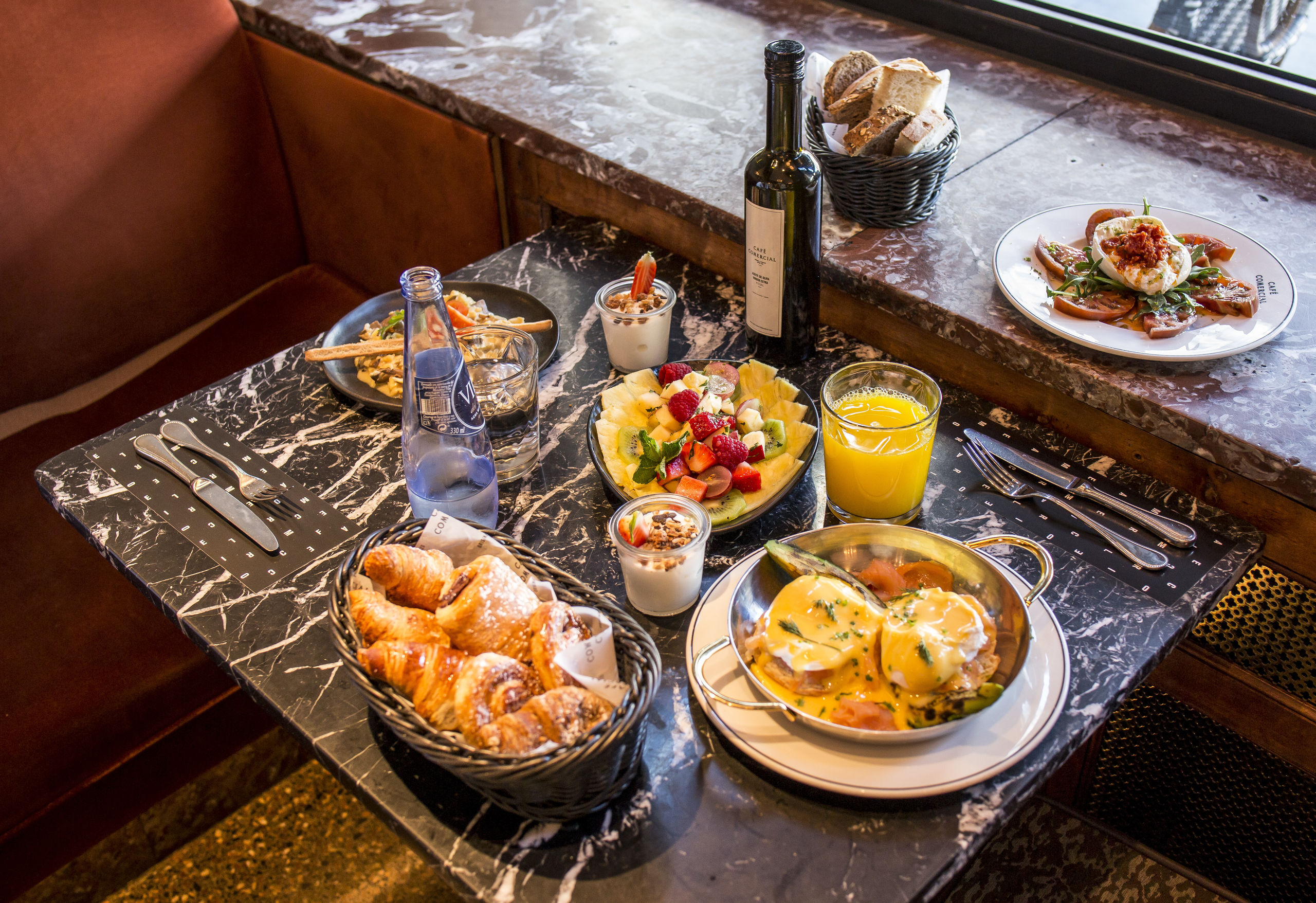 El centenario y renovado Café Comercial que no pasa de moda - Chic