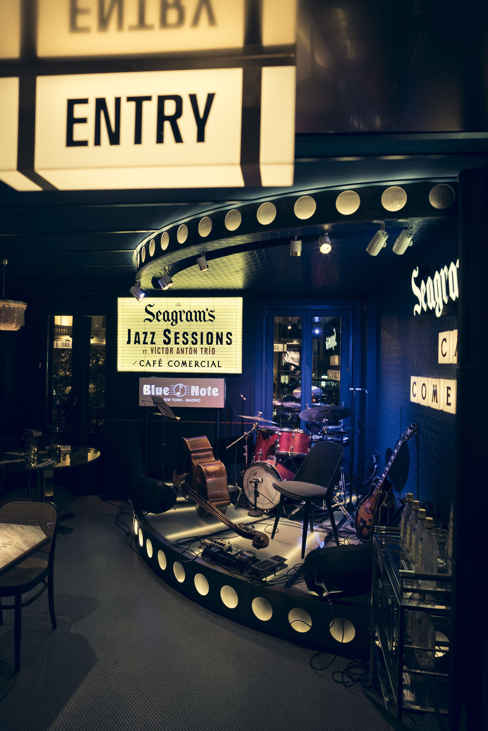 El centenario y renovado Café Comercial continúa como referente