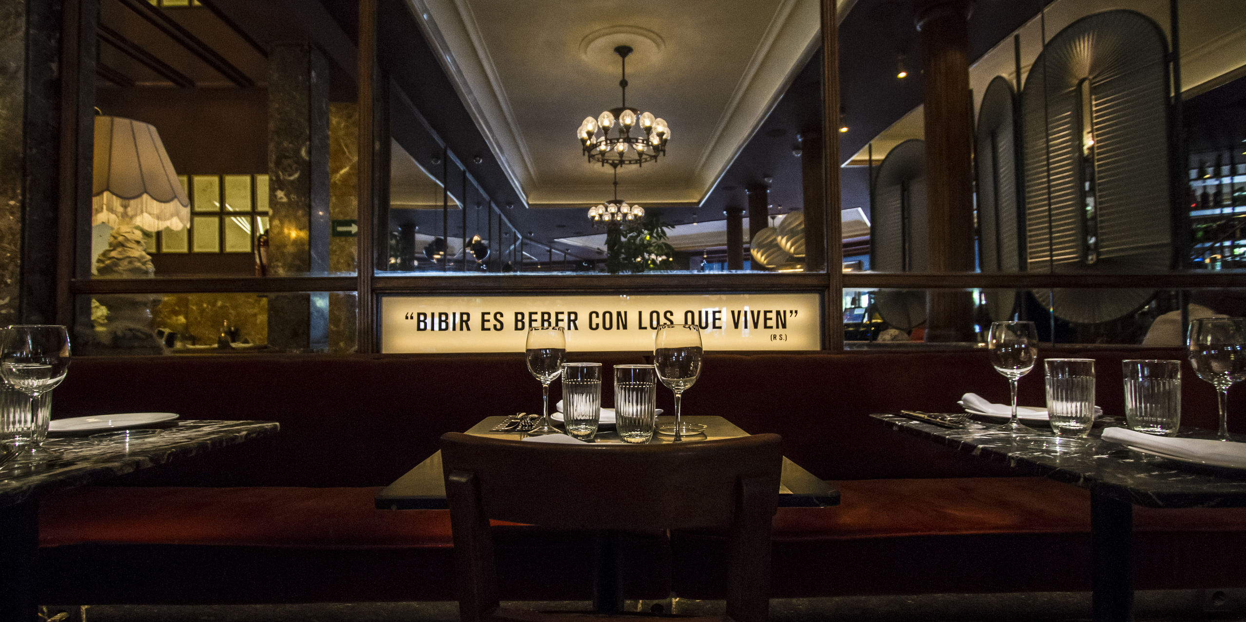 El centenario y renovado Café Comercial continúa como referente