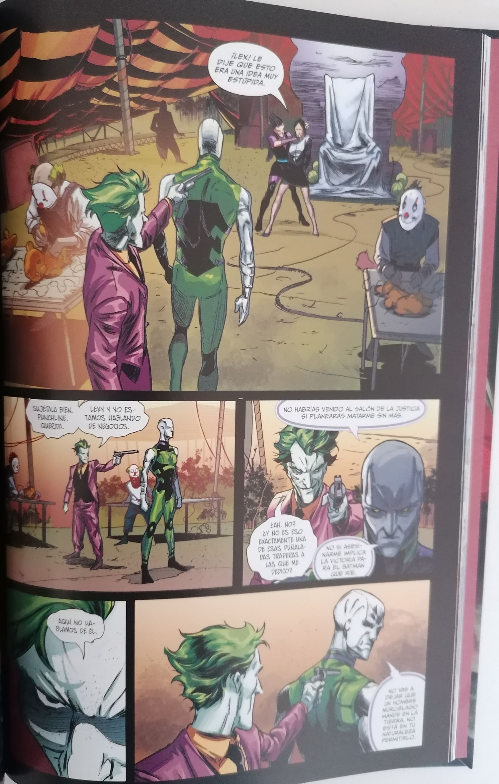 Lex Luthor vs el Batman que ríe en un cómic bizarro y oscuro