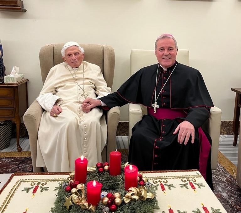La vida de Benedicto XVI en imágenes - Libertad Digital