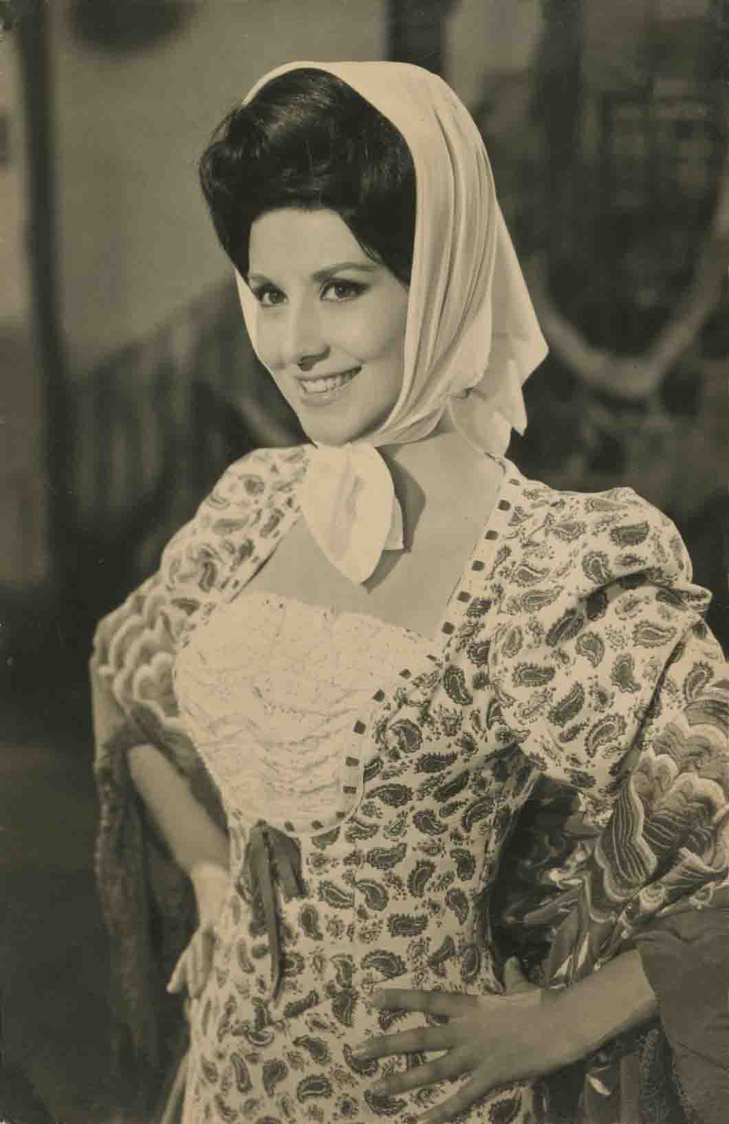 Chulapa y ye-yé: Concha Velasco y la crónica de la España de los 60 y 70 - Libertad Digital ...