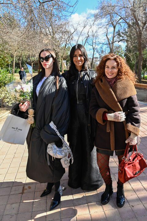 El look fálico de María Iborra para inaugurar el jardín en honor a ...