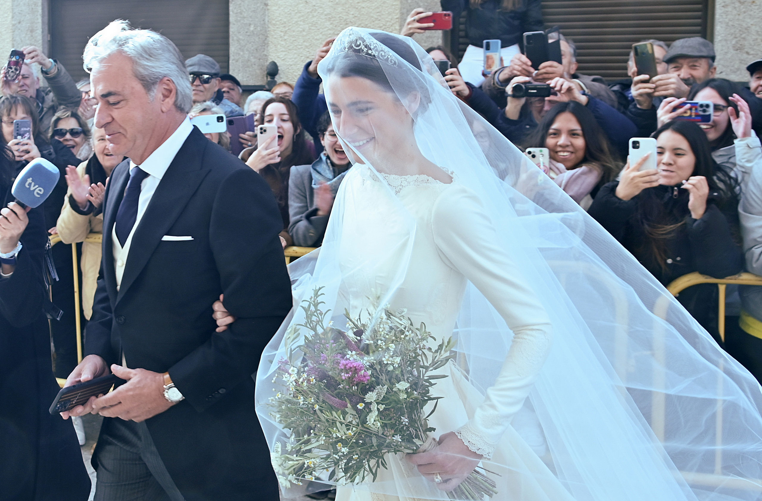 Las mejores imágenes de la espectacular boda de Ana, la hija de Carlos ...