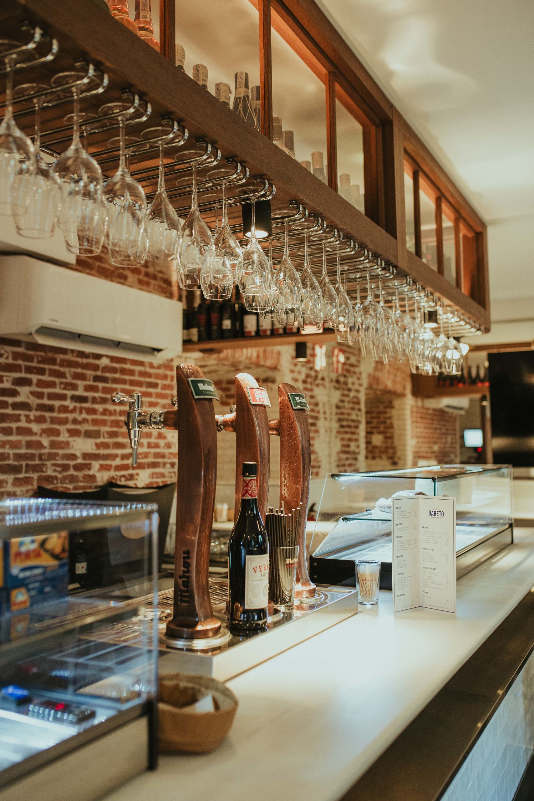 Bareto es cerveza fría y tapas en un local histórico - Chic