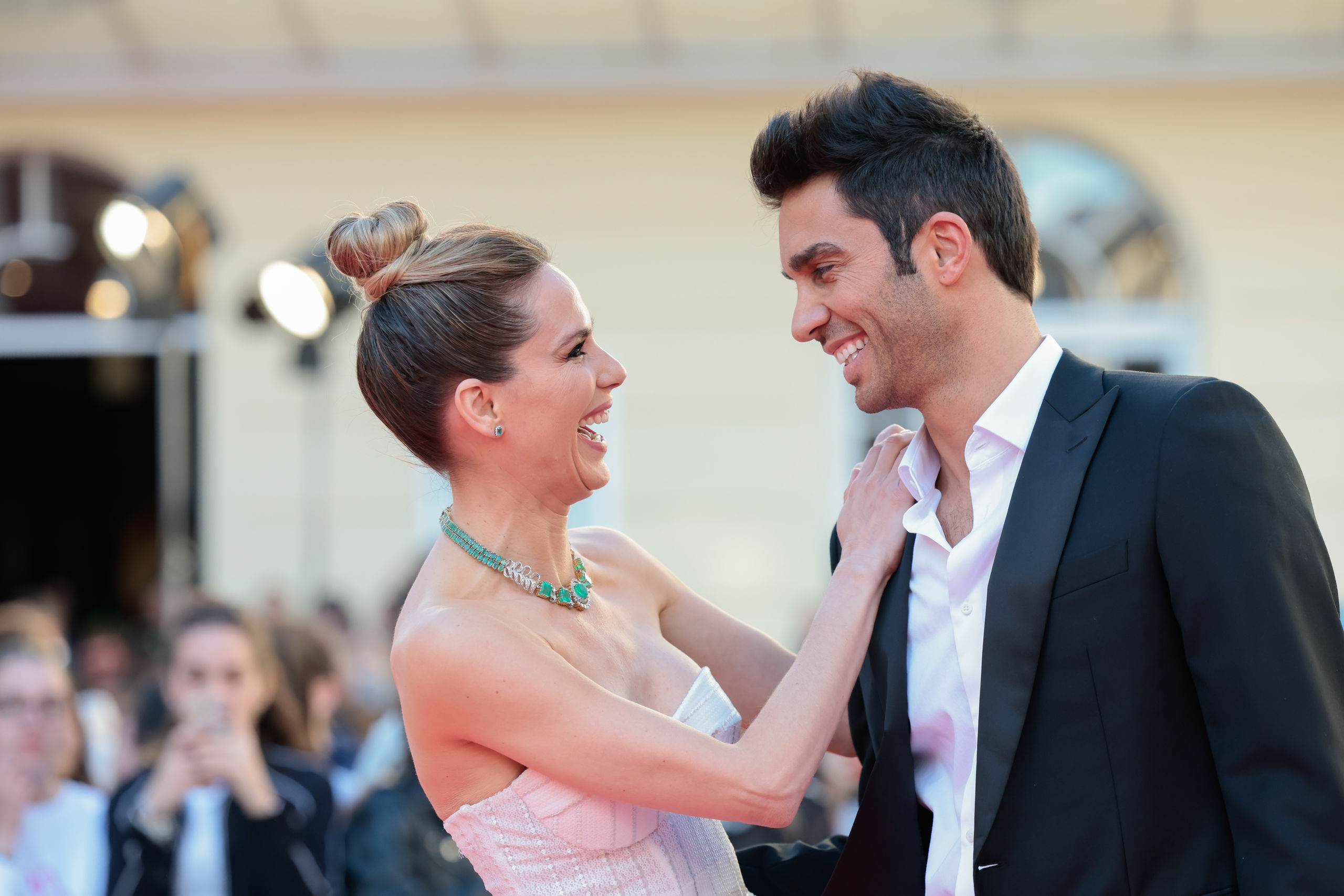 Vanesa Romero y Santi Burgoa hacen oficial su relación con un mensaje para Alba Carrillo - Chic