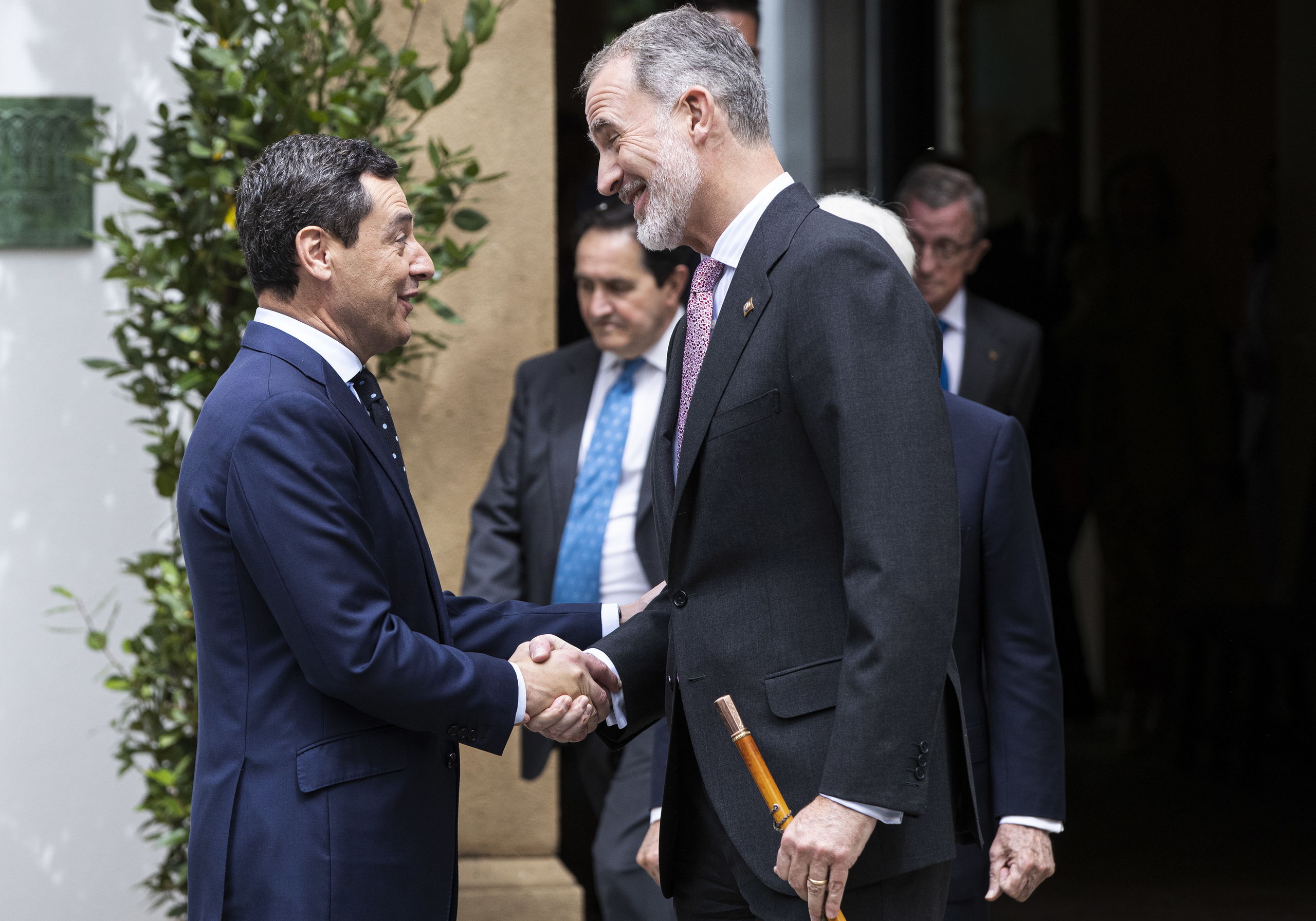 La visita de Felipe VI a Ronda mientras Juan Carlos aterrizaba en Vigo ...