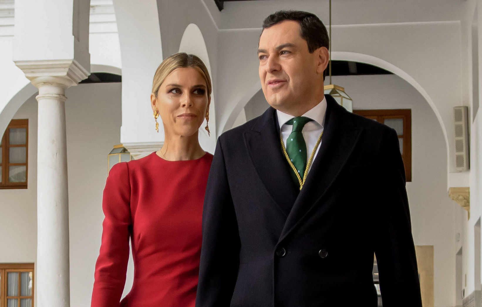 El mensaje romántico de Juanma Moreno a Manuela Villena durante la ...