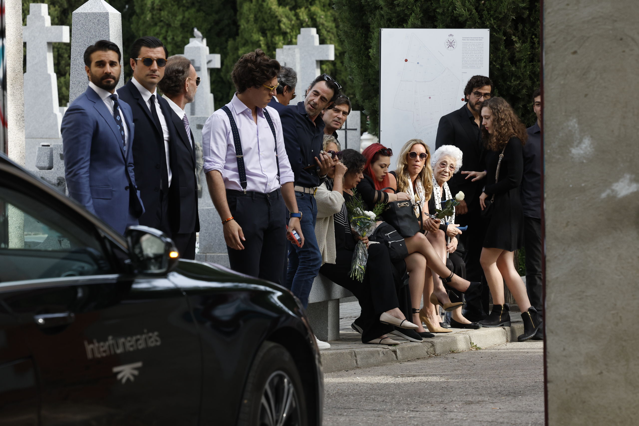 Amigos y familiares dan el último adiós a Ramiro Oliveros - Chic