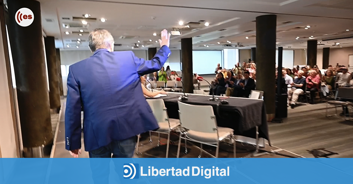 Federico Jiménez Losantos recibe una ovación del público en el programa ...