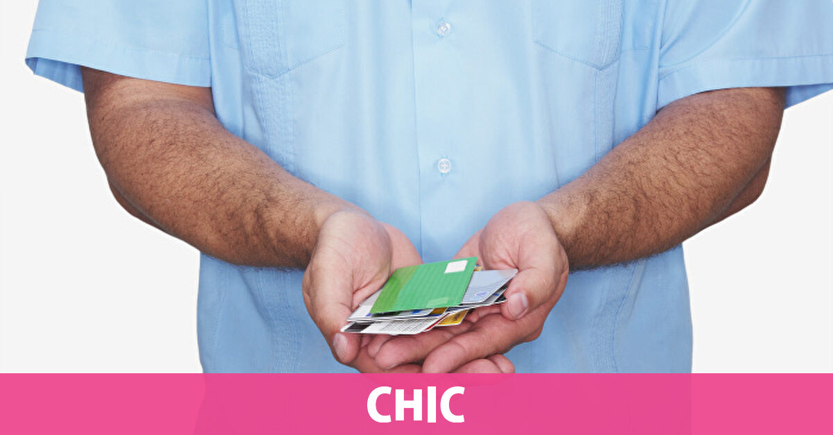 Guayaberas y la gente que no lee - Katy Mikhailova - Chic