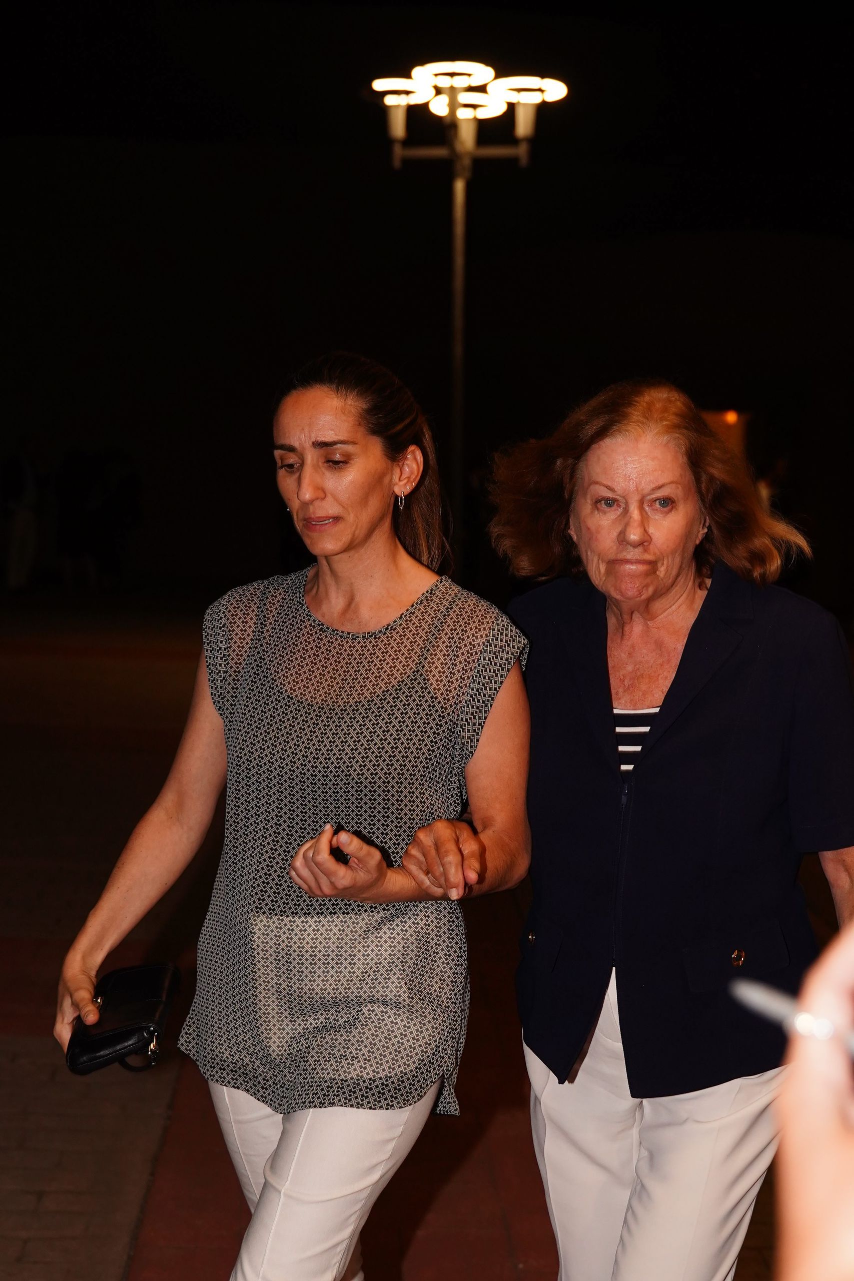 Familiares y amigos acuden al tanatorio para dar el último adiós a ...