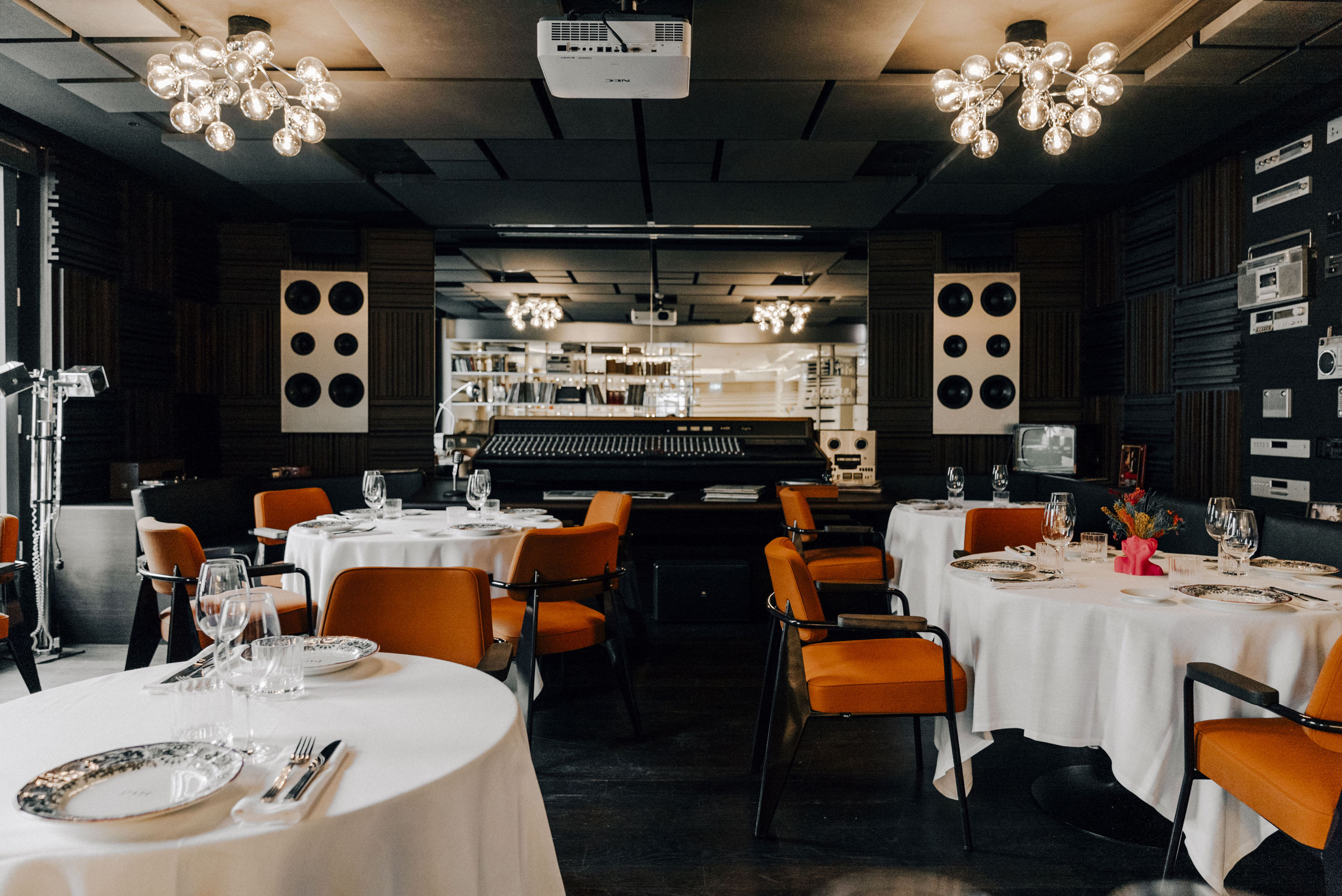 The Penthouse by Wow, buen restaurante en un lujoso apartamento