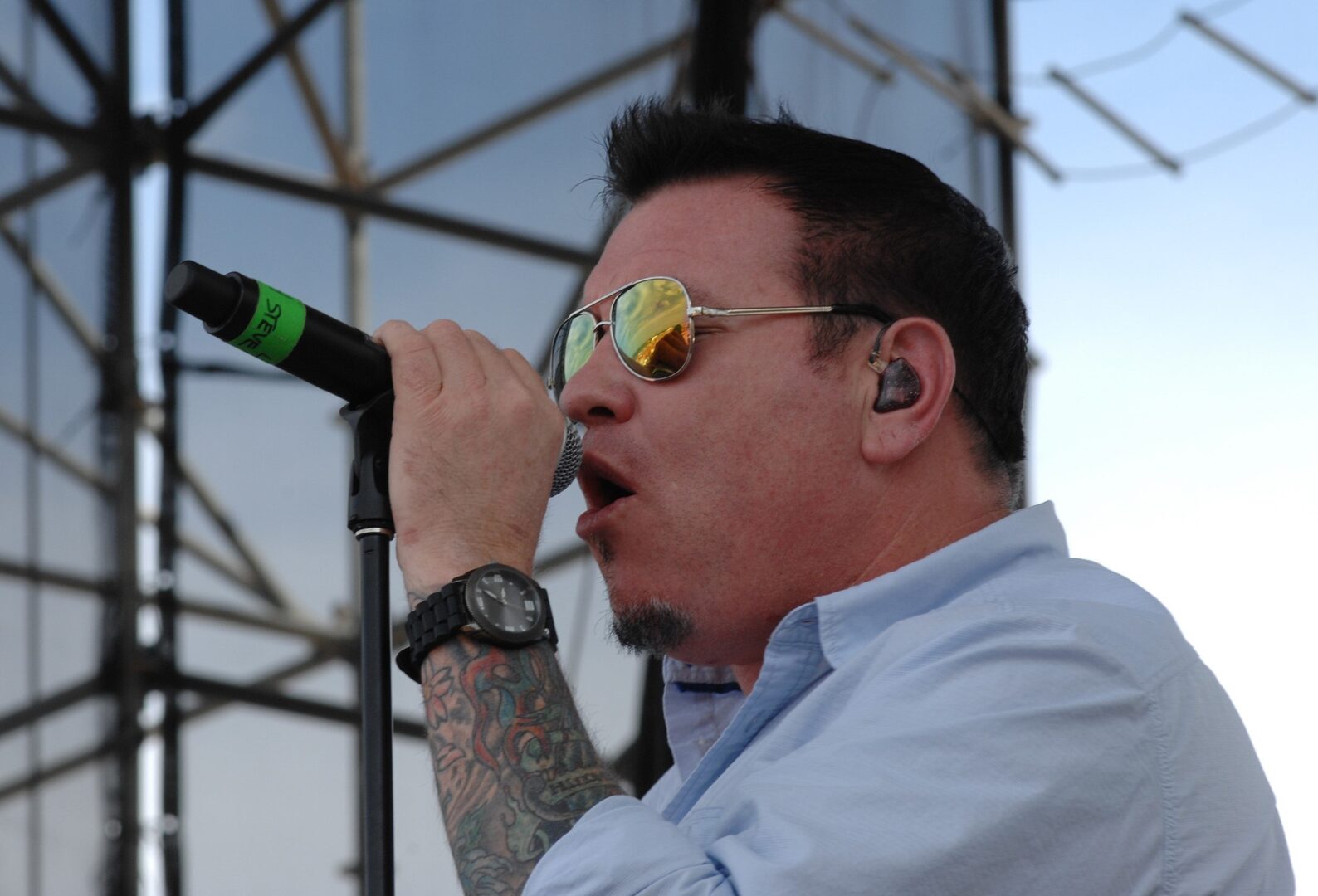 Muere Steve Harwell, el cantante de Smash Mouth, a los 56 años ...