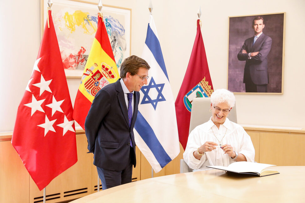 Almeida y la embajadora de Israel, juntos en Cibeles: "Es un Estado que ...