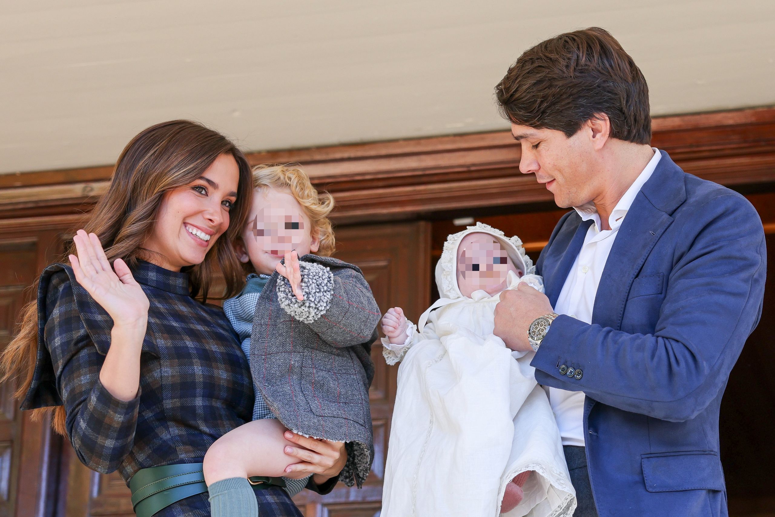 Las mejores imágenes del bautizo de Vega, la hija de María Pombo y ...