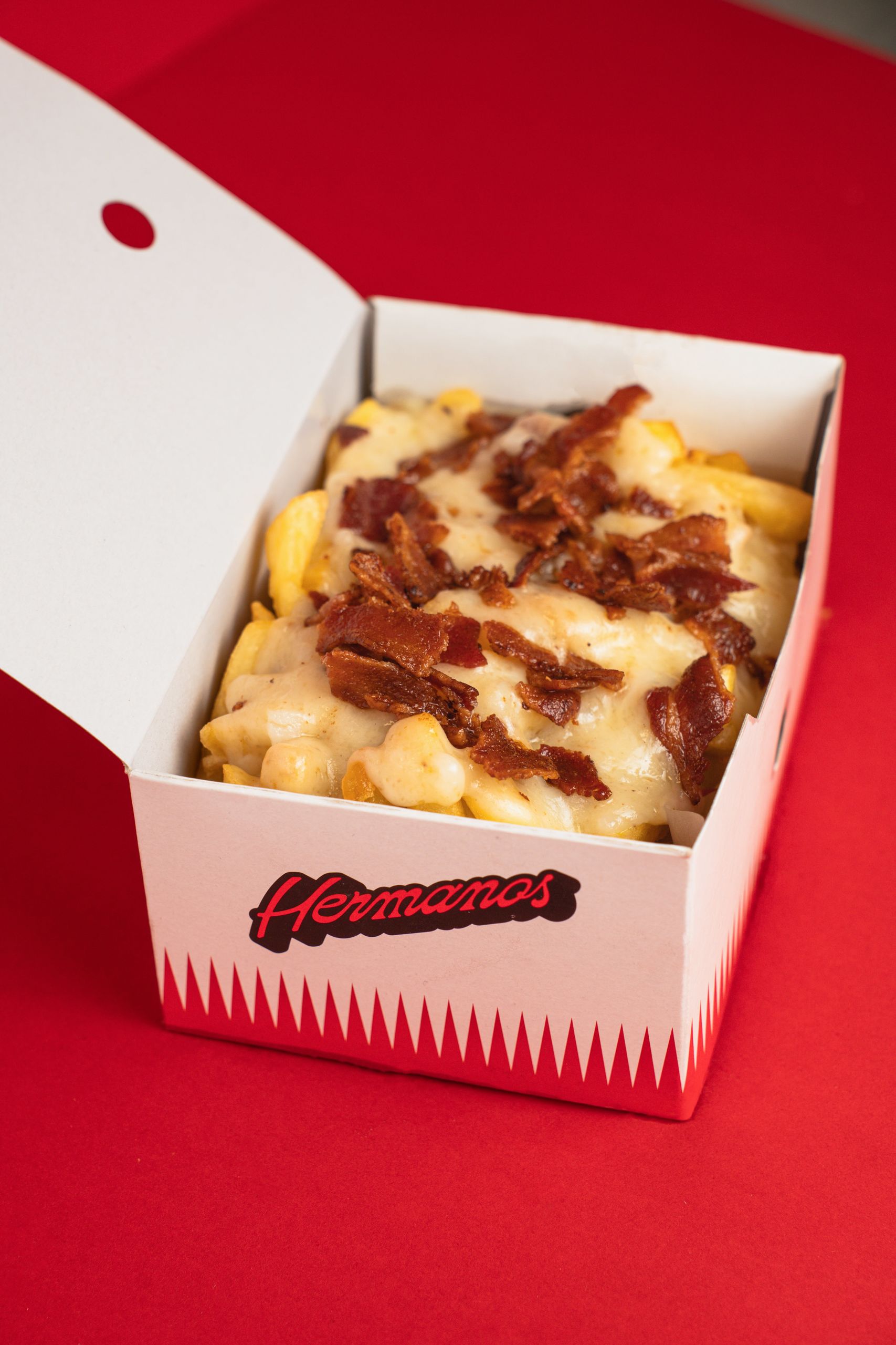 Ya puedes pedir las novedosas hamburguesas de Hermanos Burgers - Chic