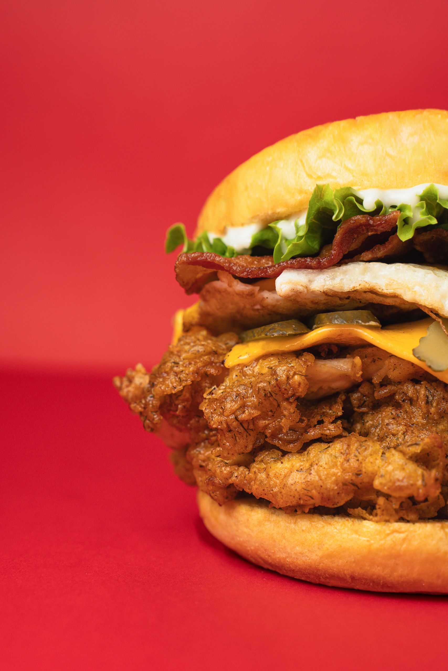 Ya puedes pedir las novedosas hamburguesas de Hermanos Burgers - Chic