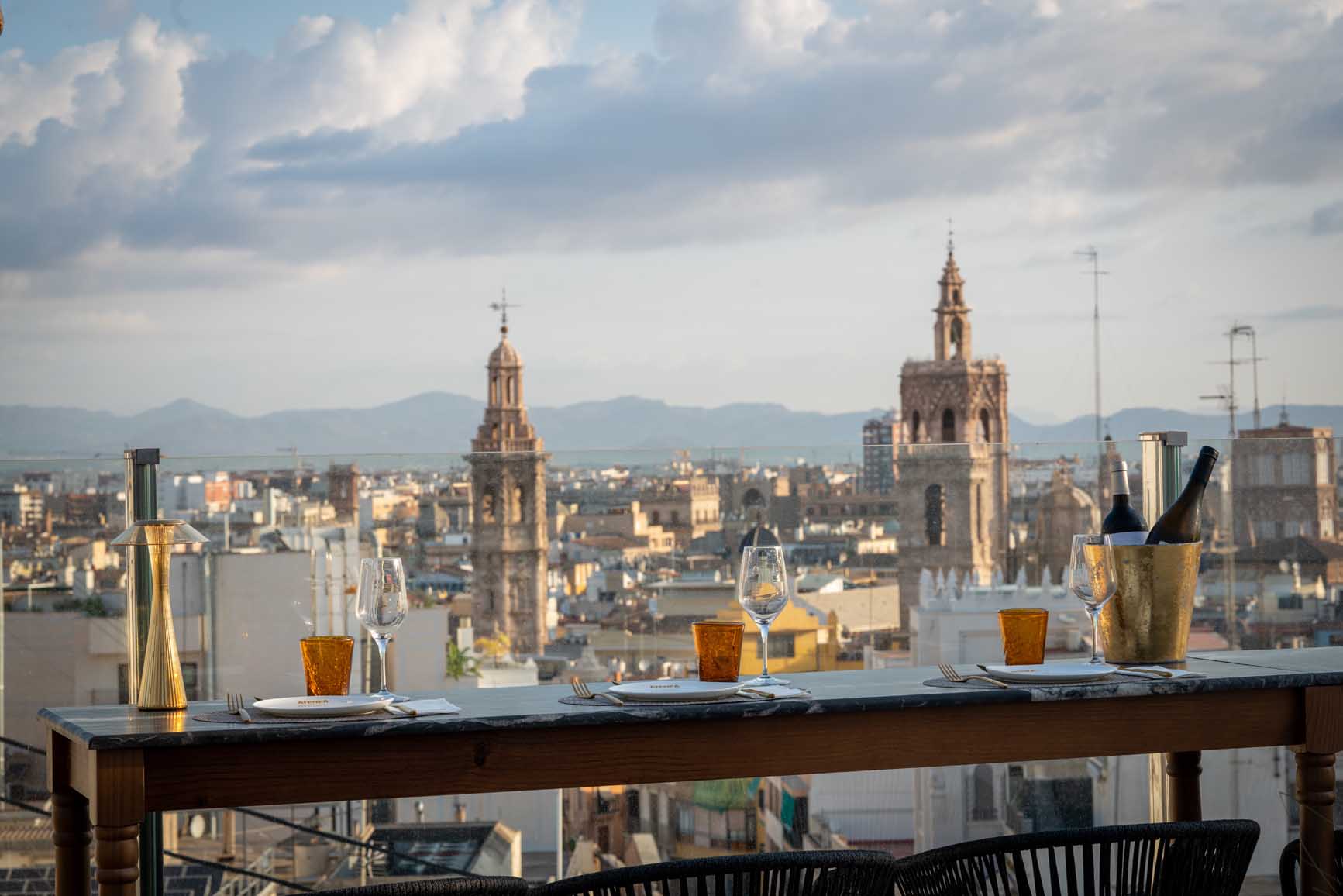 Atenea Sky: Así es la terraza rooftop con las mejores vistas de Valencia - Chic