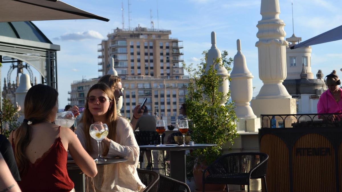 Atenea Sky: Así es la terraza rooftop con las mejores vistas de Valencia - Chic