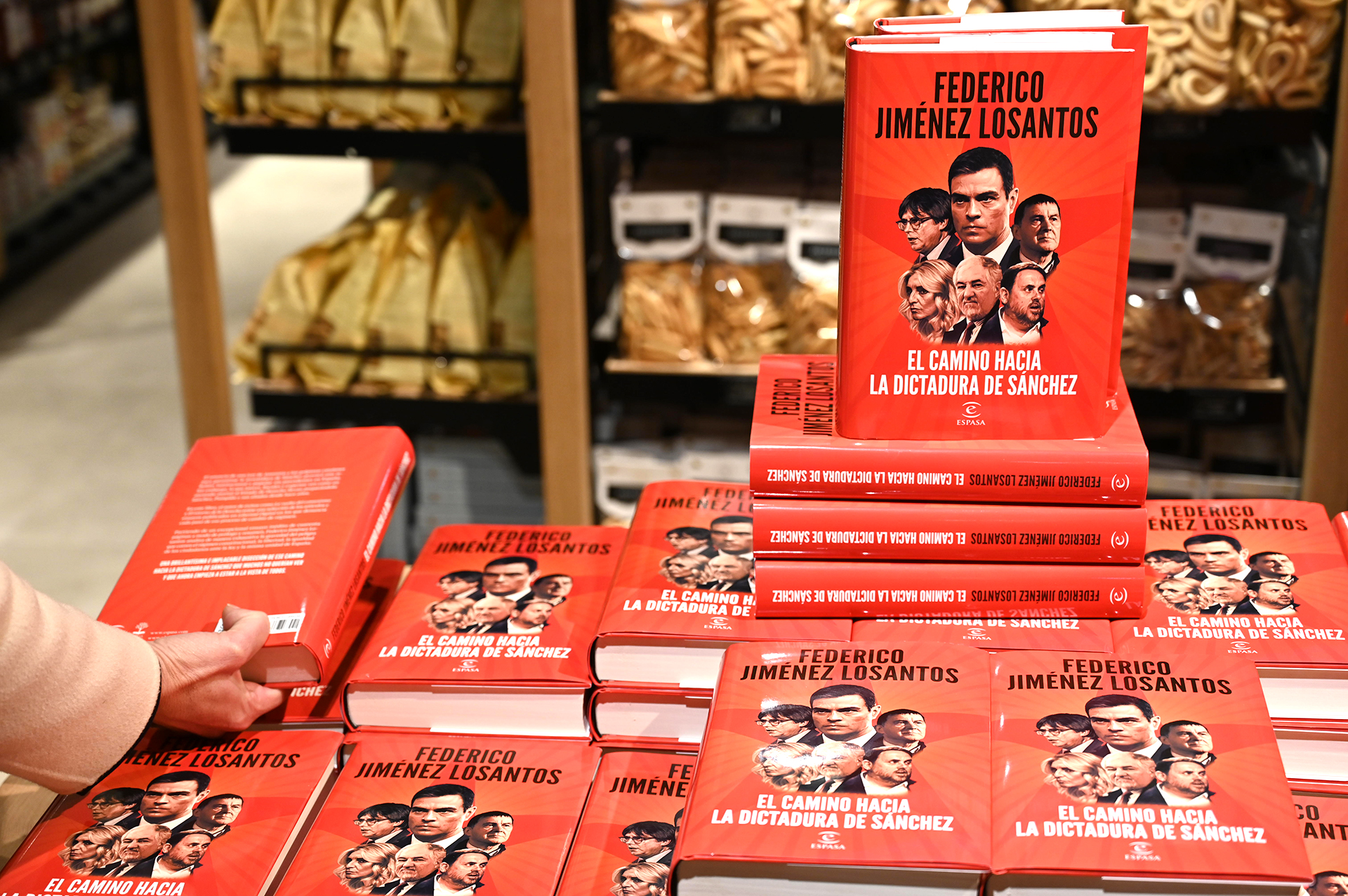 Cientos de personas acuden a la firma del libro 'El camino hacia la ...