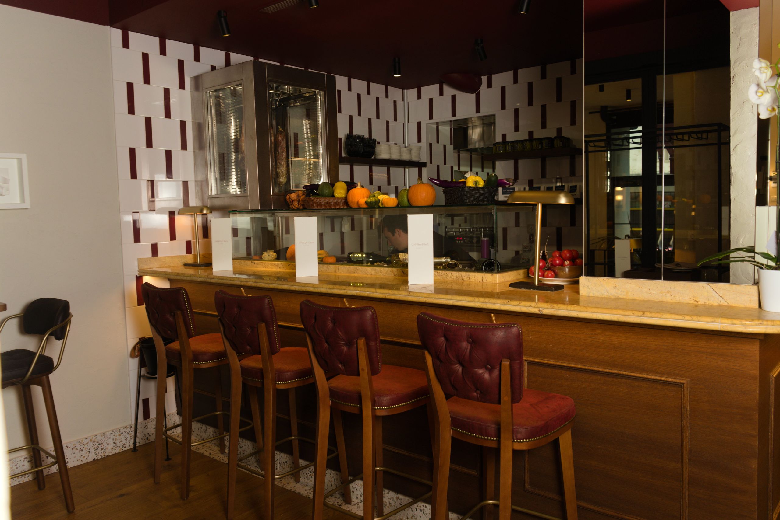 Varra, un exquisito picoteo o una mejor comida en dos ambientes ...