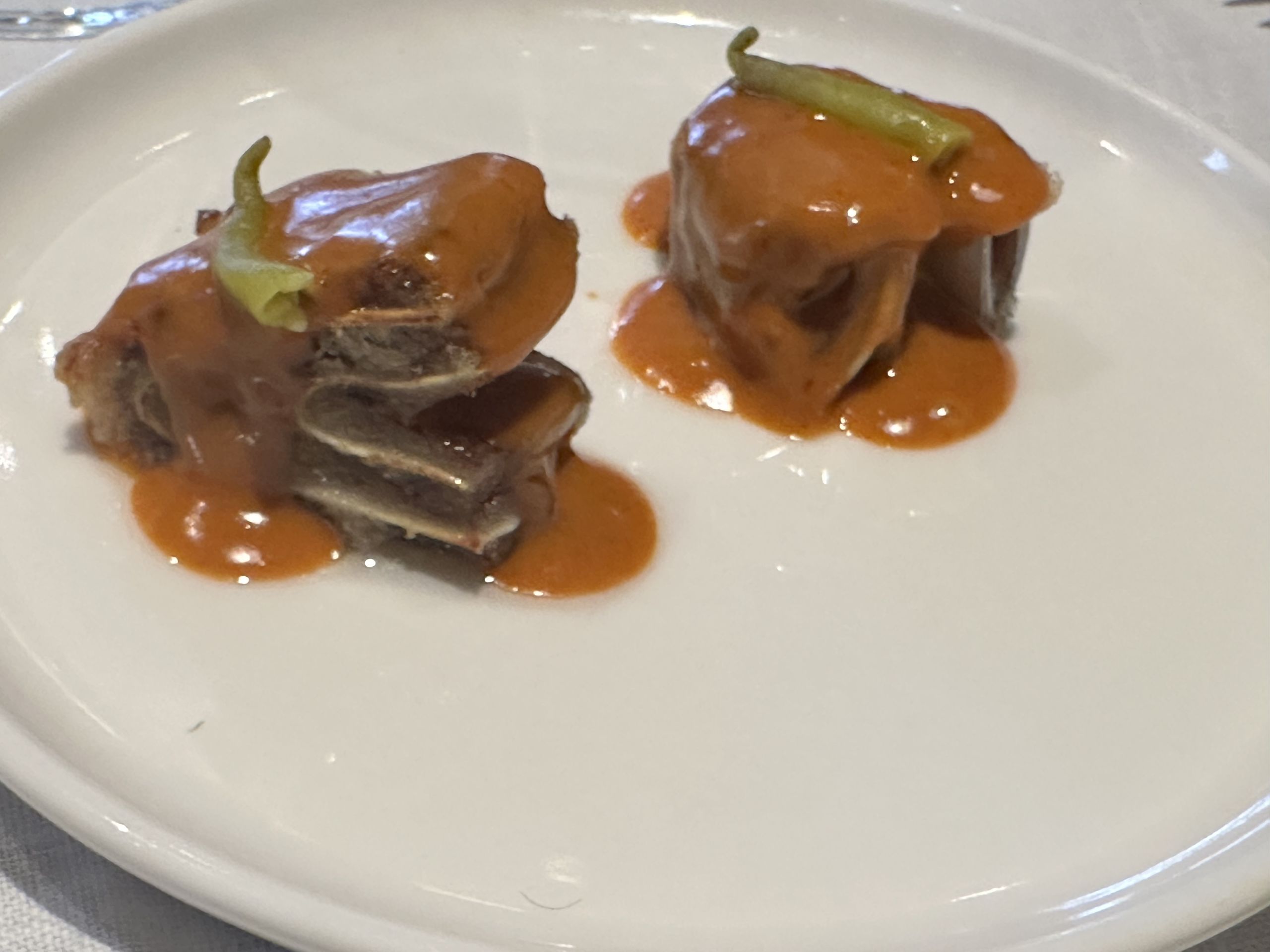 Varra, un exquisito picoteo o una mejor comida en dos ambientes ...