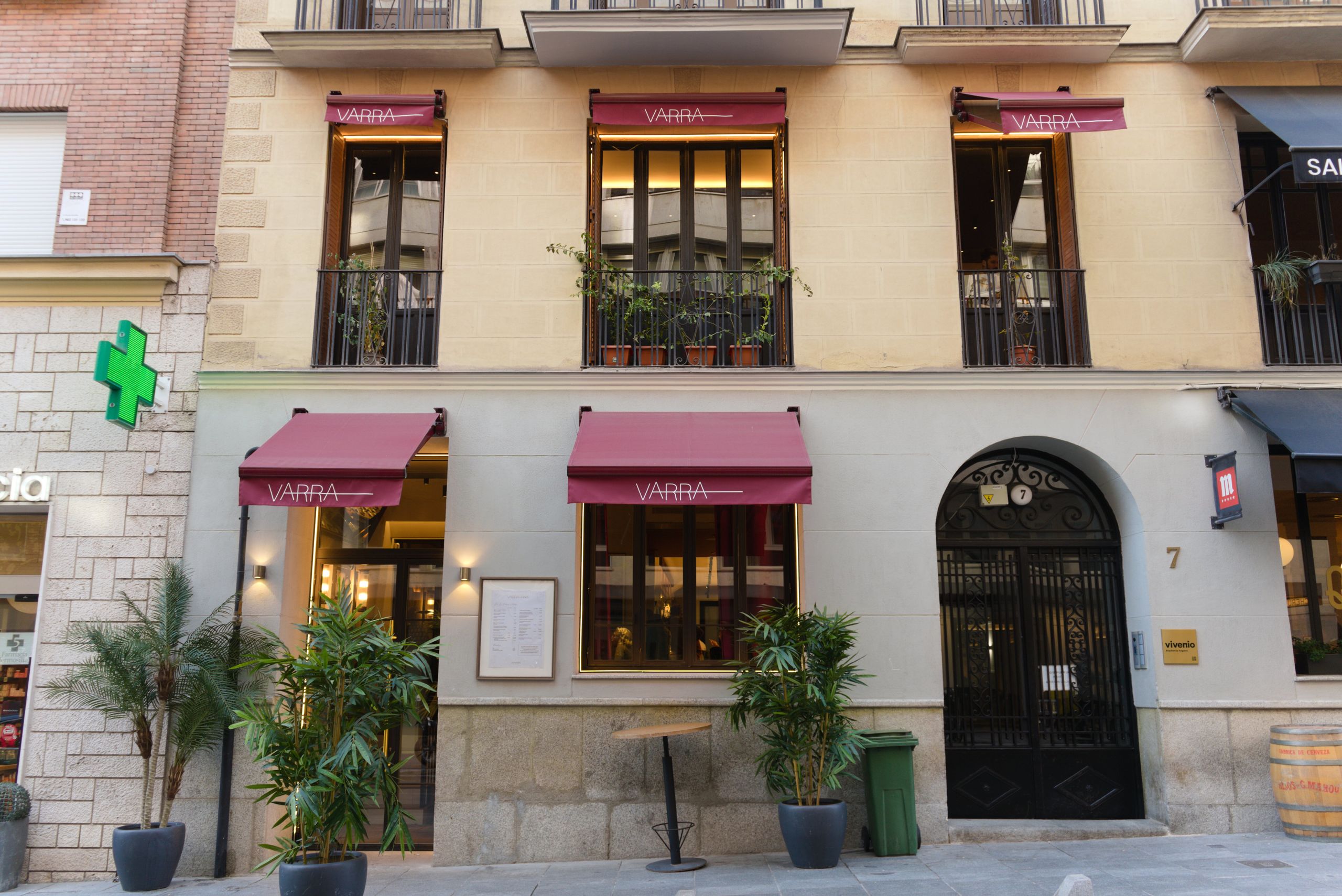 Varra, un exquisito picoteo o una mejor comida en dos ambientes ...