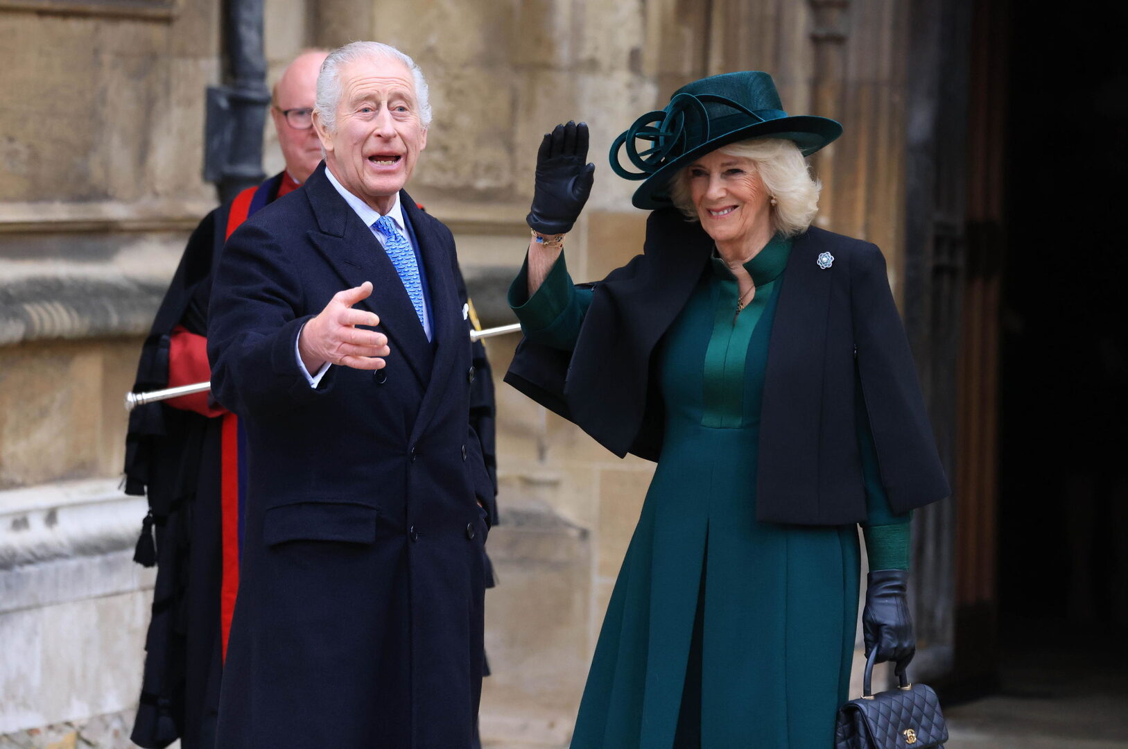 Carlos Iii Reaparece En La Misa De Pascua Chic