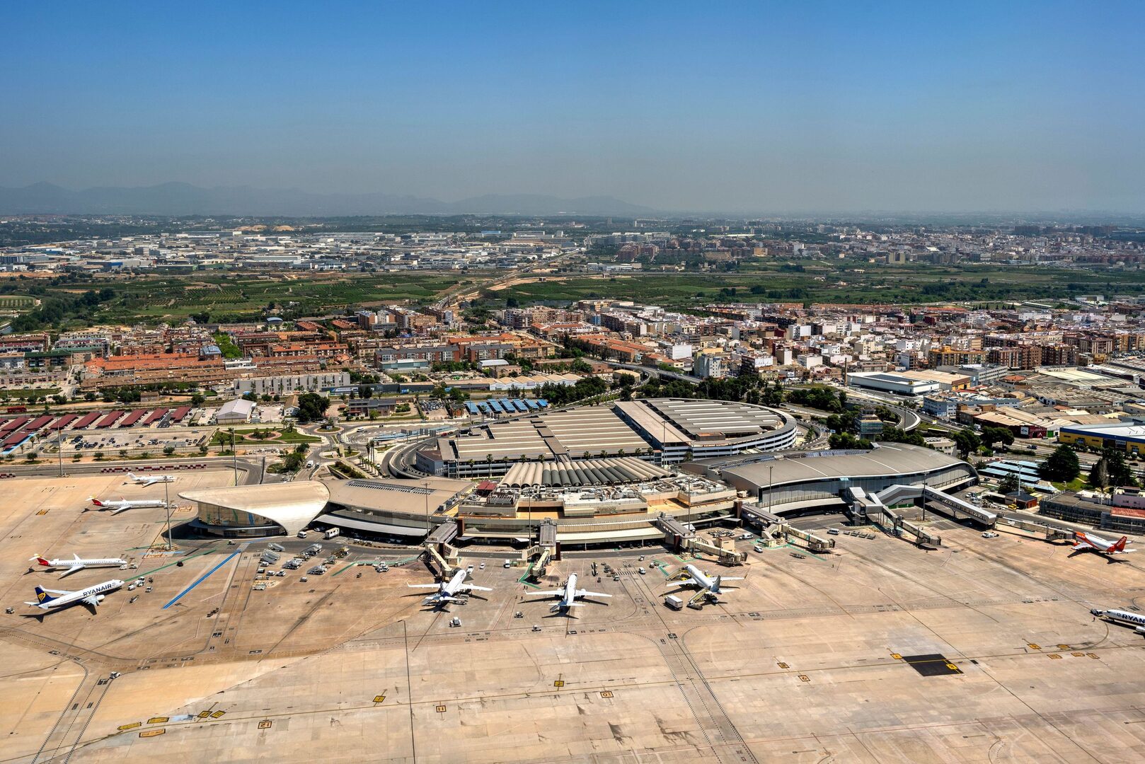 Las Cámaras de Comercio prevén que no ampliar el aeropuerto de Valencia ...
