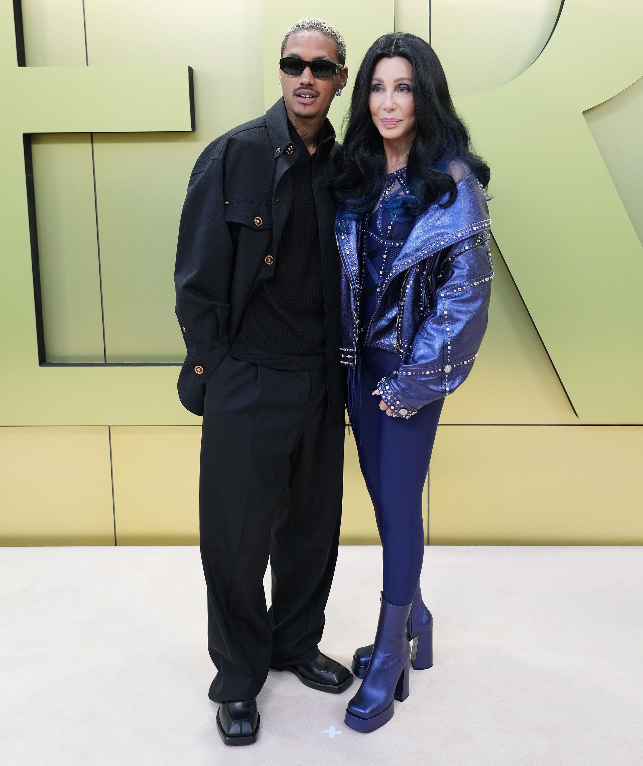 La historia de amor de Cher y Alexander Edwards, 40 años menor que ella ...
