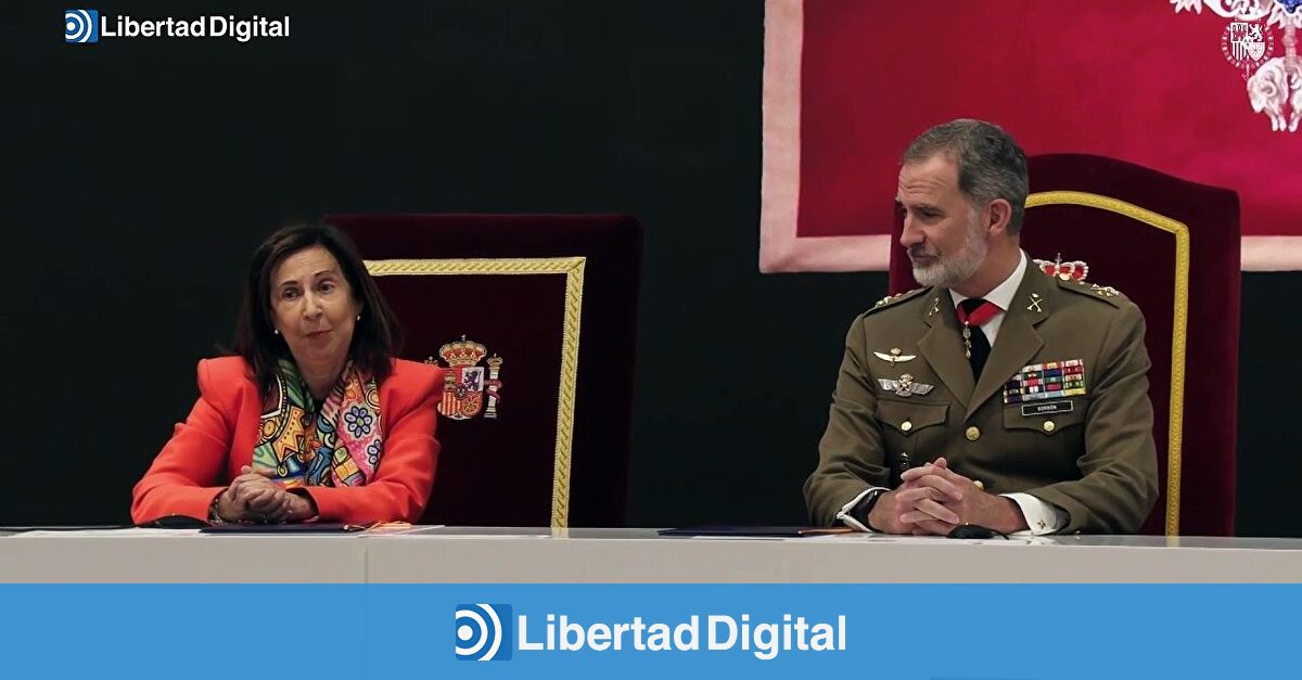 Emotivo agradecimiento de Margarita Robles al rey Felipe VI - Libertad Digital