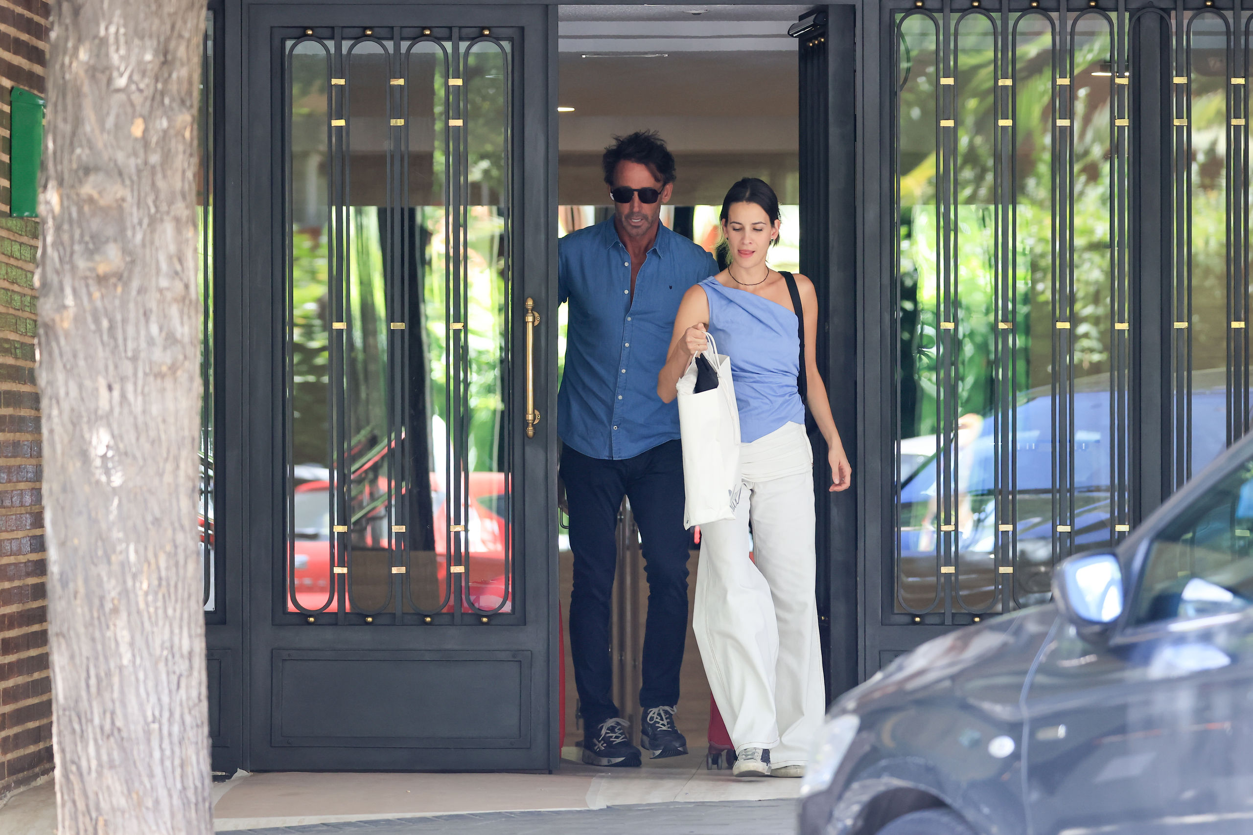 Escassi se refugia en la actriz colombiana Laura Londoño: las imágenes ...