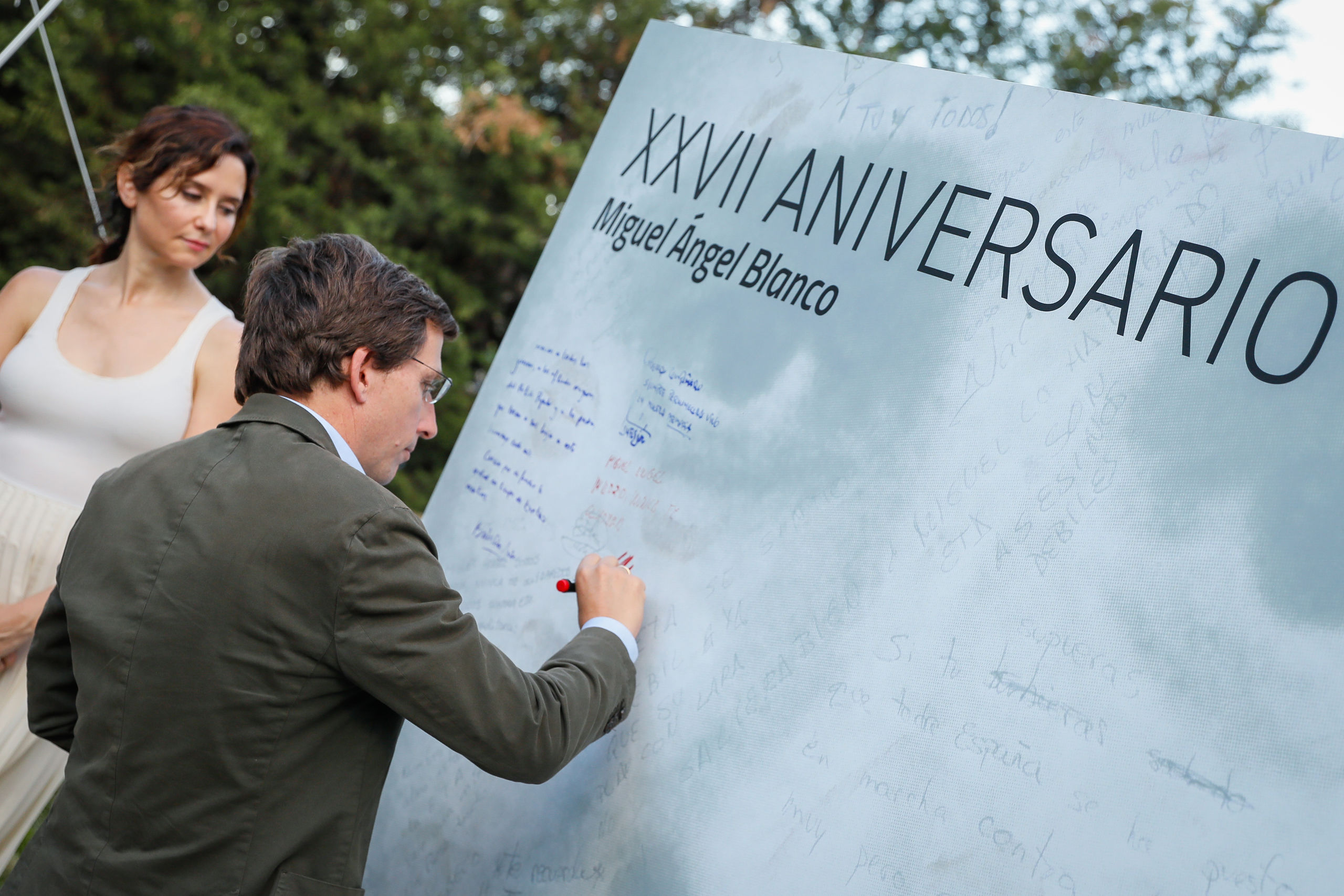 Ayuso, en el homenaje a Miguel Ángel Blanco: "No hemos estado a la altura de su legado, hoy ETA ...