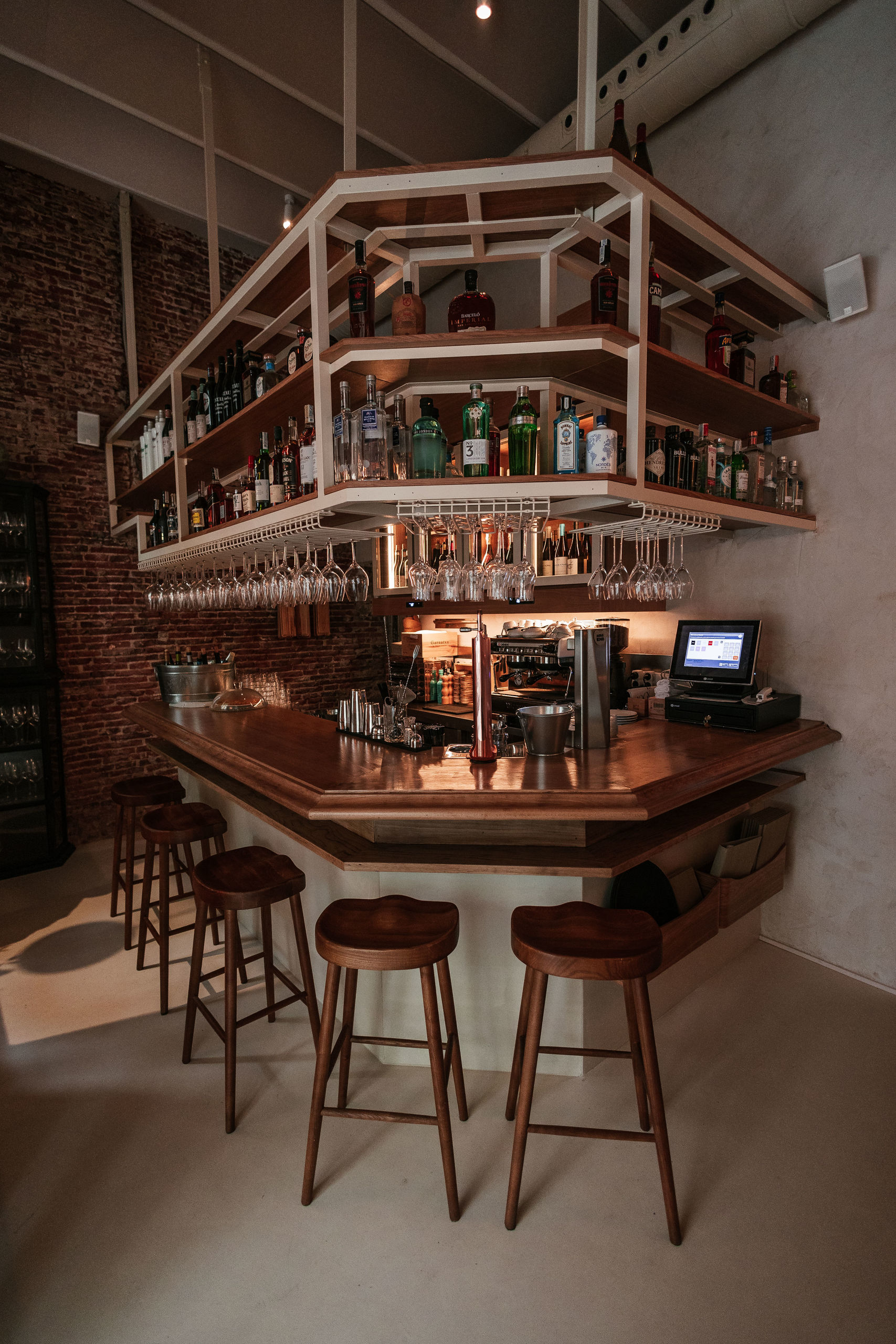 Vinology, un wine bar con una fantástica propuesta gastronómica - Chic