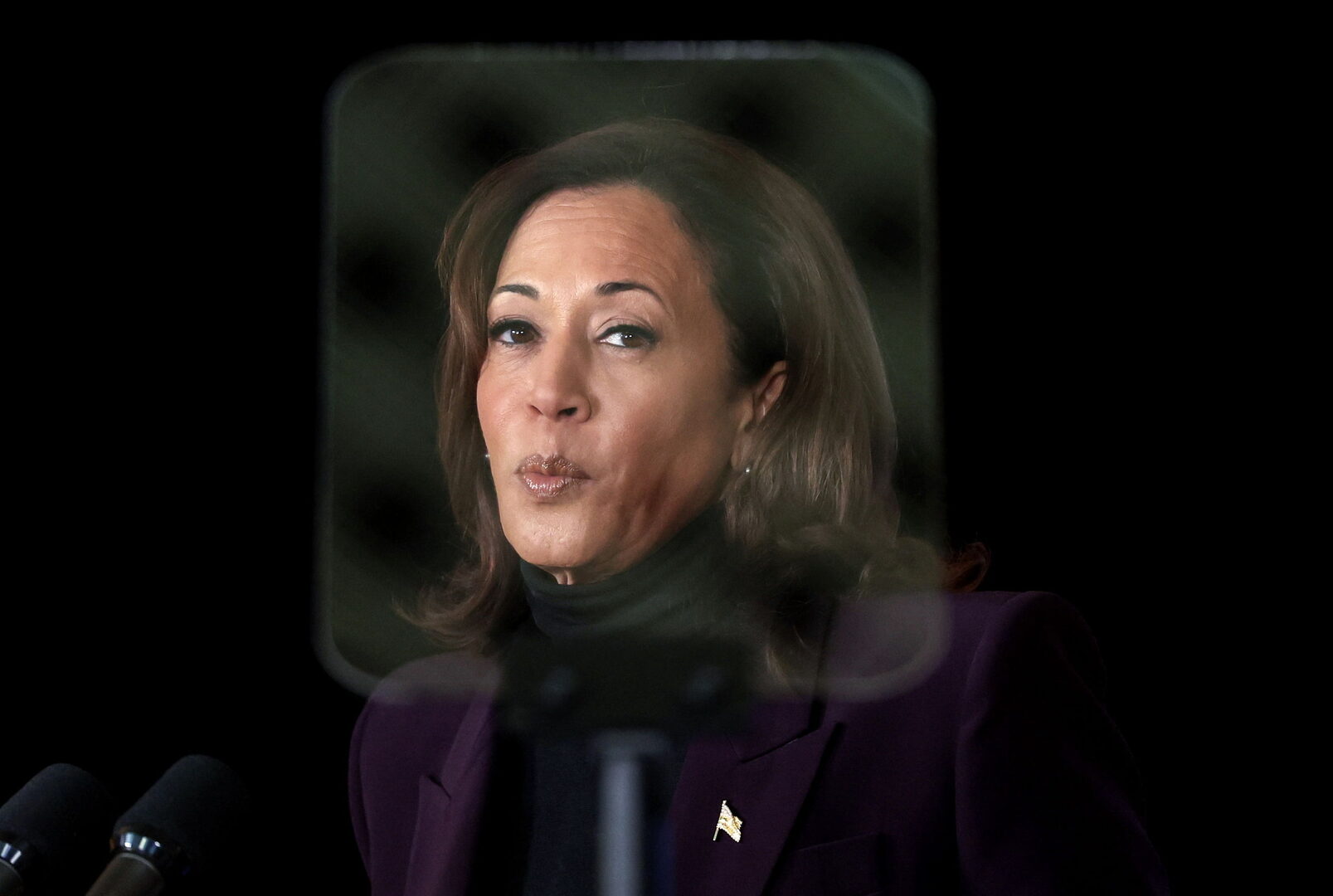 Kamala Harris confirma que aspira a ser presidenta entre gestos de ...