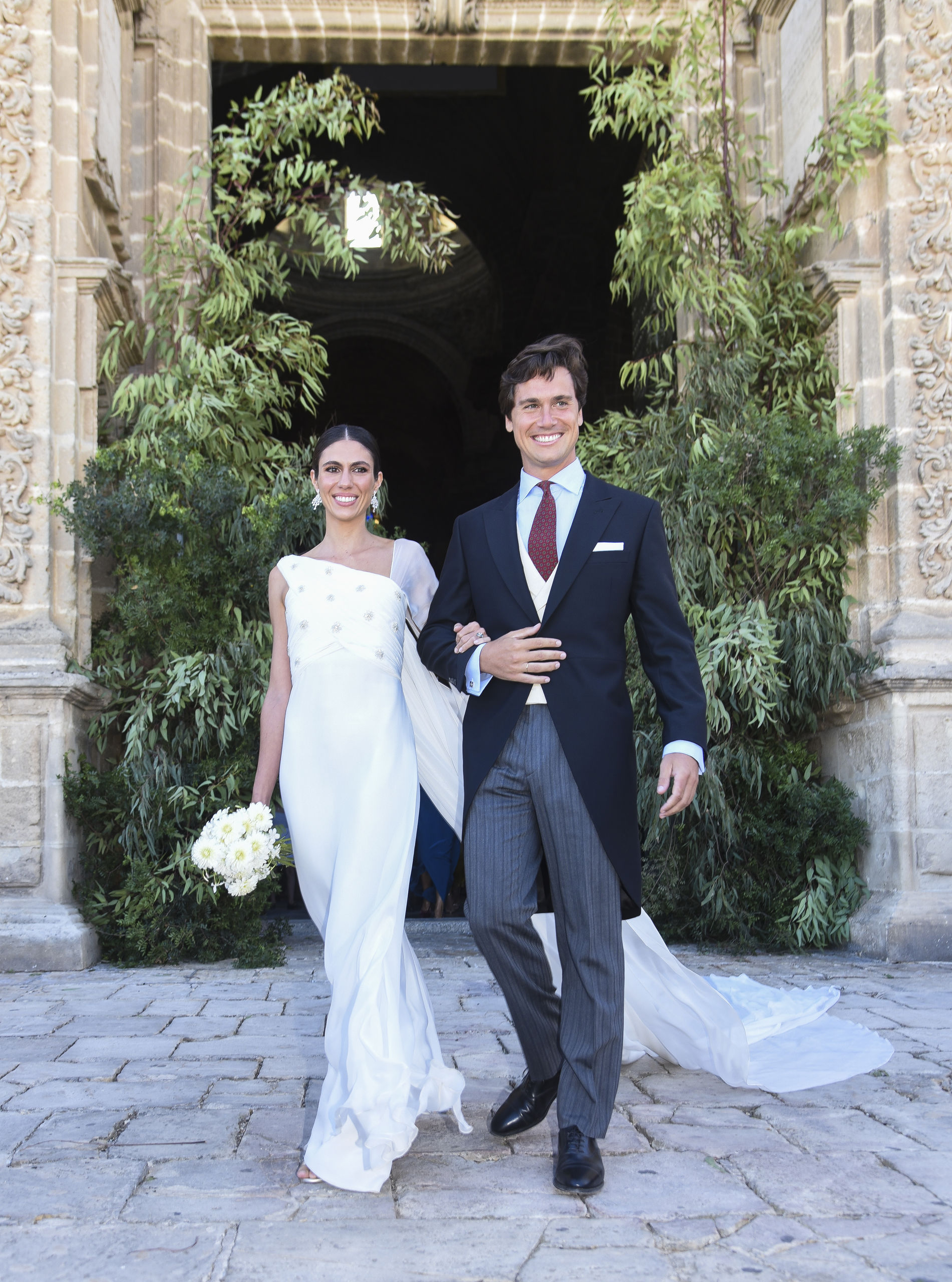 La Elegante Boda De Ana Cristina Portillo Su Vestido Con Capa Y Las La Elegante Boda De Ana Cristina Portillo Su Vestido Con Capa Y Las